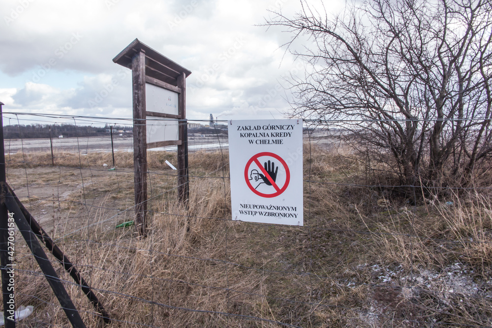Prohibition sign with the inscription "Mining plant, chalk mine in ...