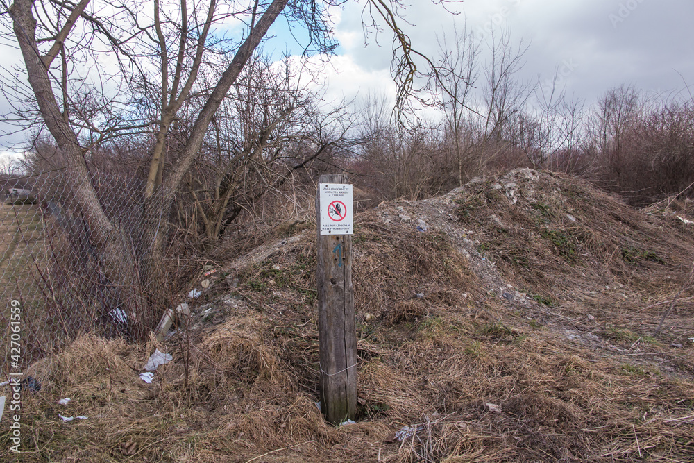 Prohibition sign with the inscription "Mining plant, chalk mine in ...