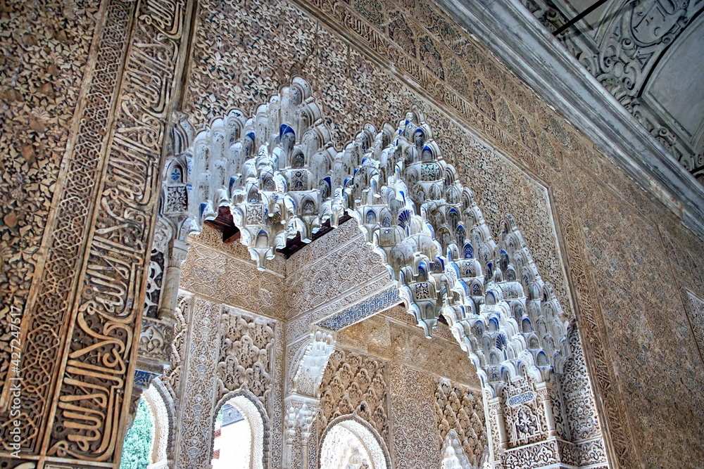 Ceiling in Alhambra Palace in Granada. Nasrid Palace, islamic art ...