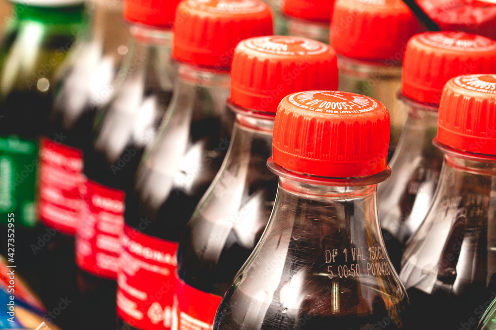 Coca-Cola, Coke, Coca Cola, Ambev. Garrafas pequenas de refrigerante da ...