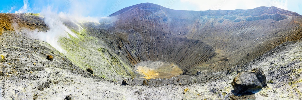 Cratère de la Fossa de Vulcano en Sicile, Italie Stock-Foto | Adobe Stock
