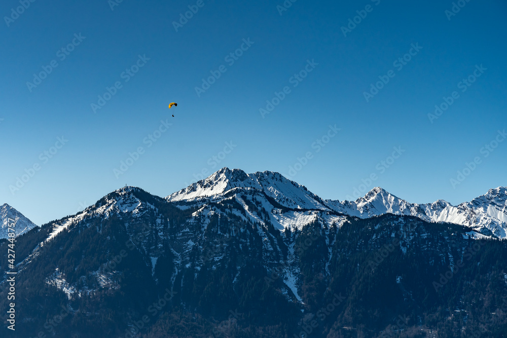 Paragleiter über dem Walgau, Para glider over the valley of Ill, with ...