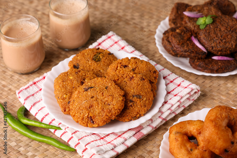 Parippu vada Kerala Snacks lentil dal fritters Vadai, Vadei popular ...