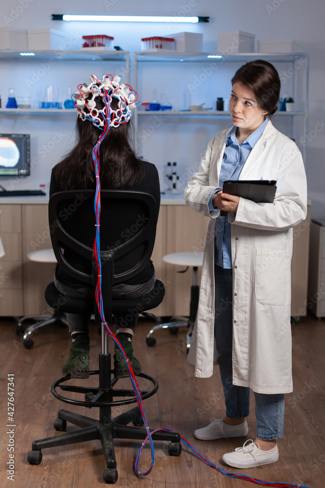 Woman patient wearing performant eeg headset scanning brain electrical ...