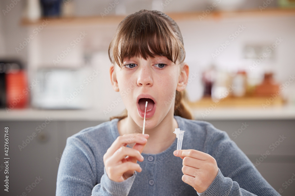 Teenage Girl Taking Rapid Lateral Flow Test For Covid-19 At Home foto ...