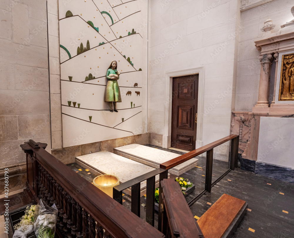 Jacinta and Lucia Tombs in the Basilica of Our Lady of the Rosary at ...