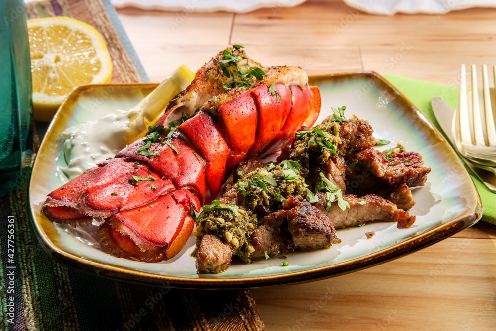 Foto de Surf And Turf Lobster do Stock | Adobe Stock