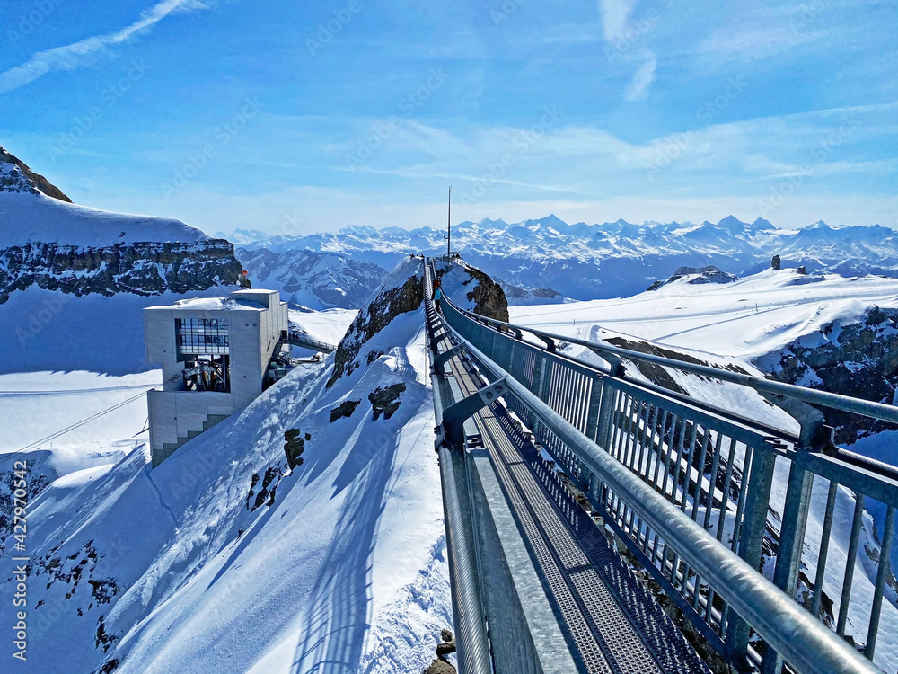 Peak walk on the Suspension bridge between two mountain peaks (Travel ...