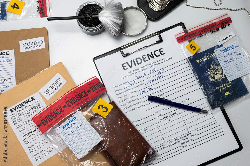 Specialised police officer takes wallet with money out of a murder ...
