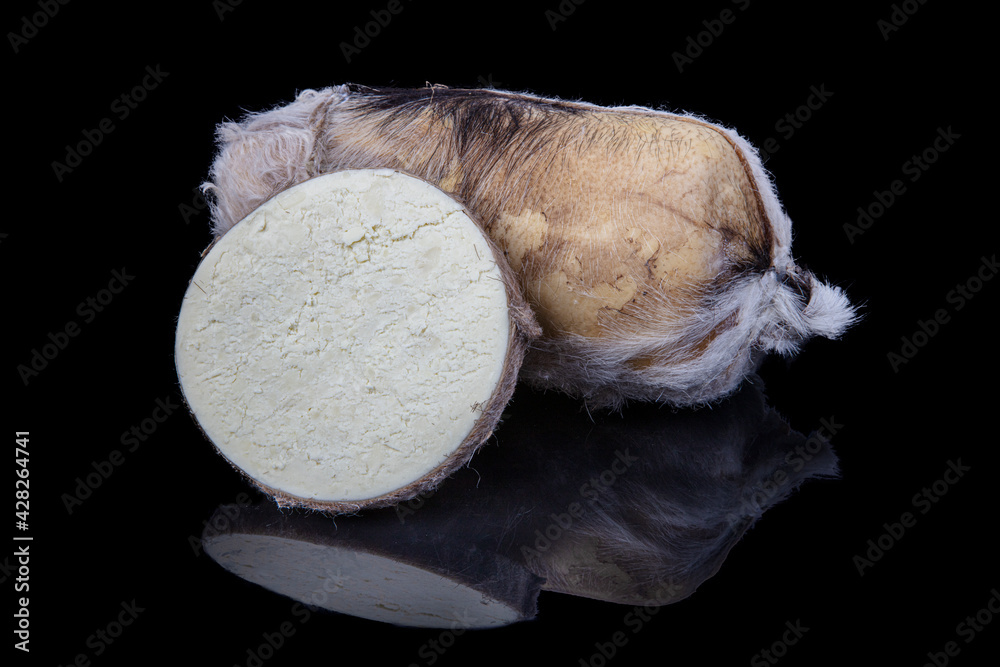 Foto de Tulum cheese is a traditional Turkish goat's milk cheese ...