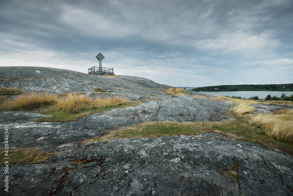 Fotka „Ansgars Cross on the rocky shore of Birka, Björkö island, lake ...
