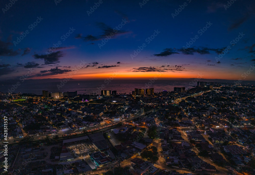 Puerto Vallarta tiene unos increíbles atardeceres llenos de increíbles ...