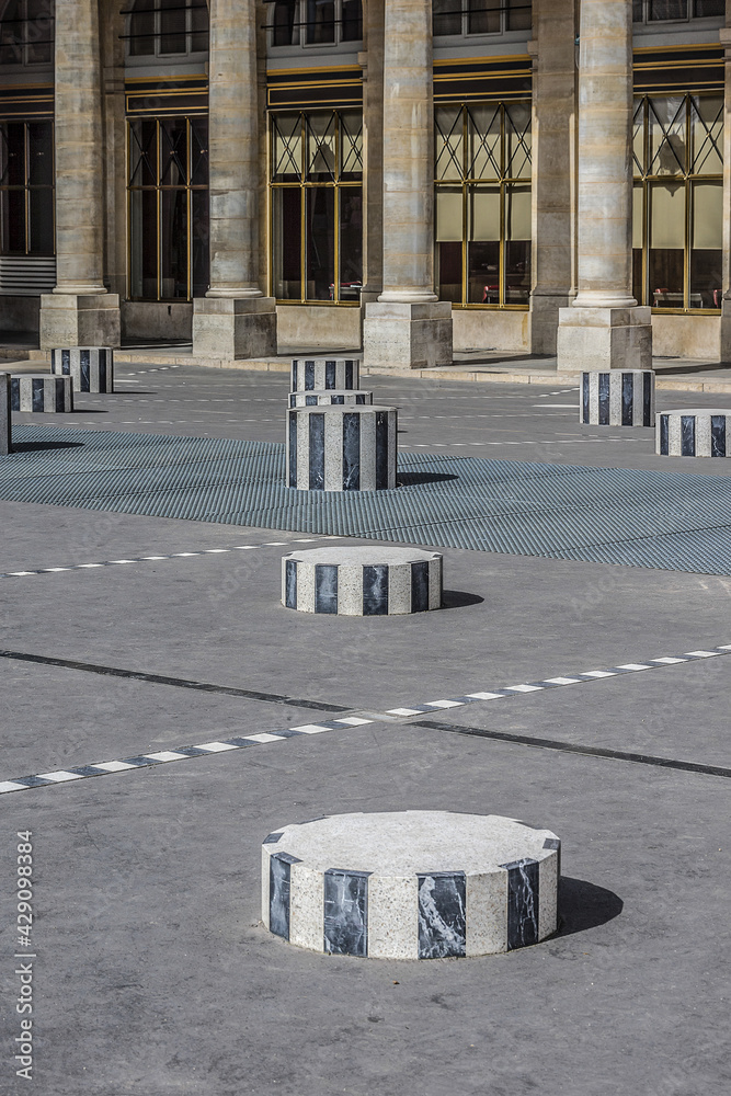 Columns Buren (The Colonnes de Buren, 1985): 260 black and white ...