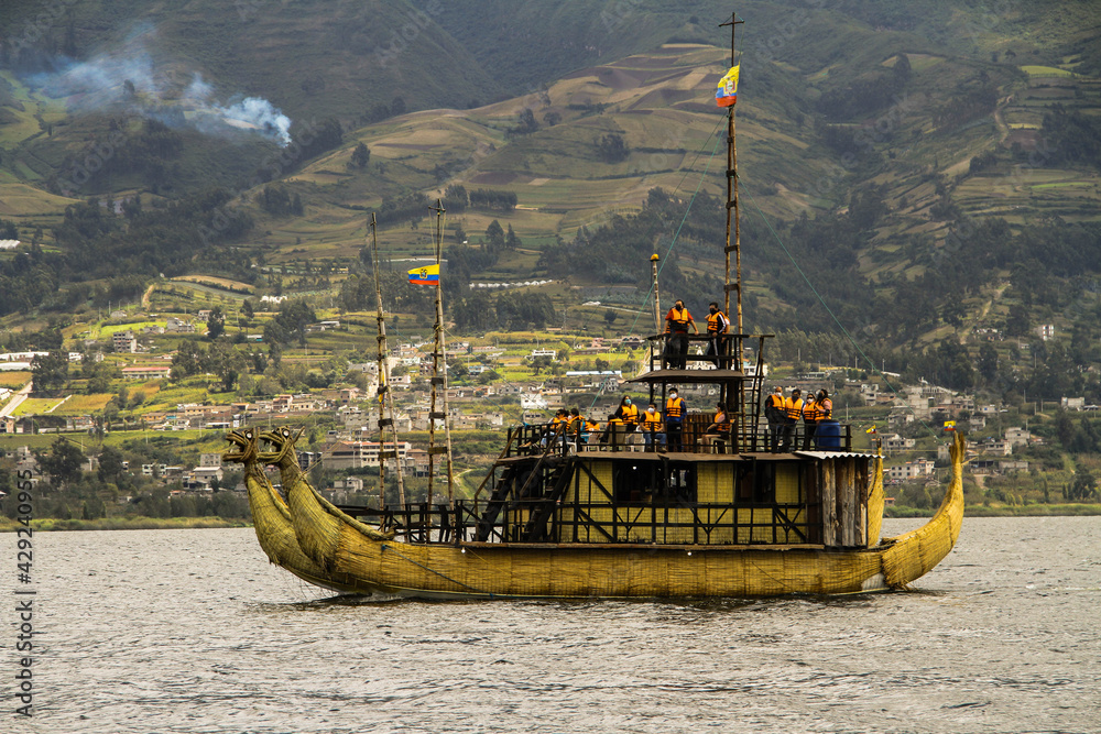 TURISMO EN EL LAGO SAN PABLO EN ECUADOR Stock Photo | Adobe Stock