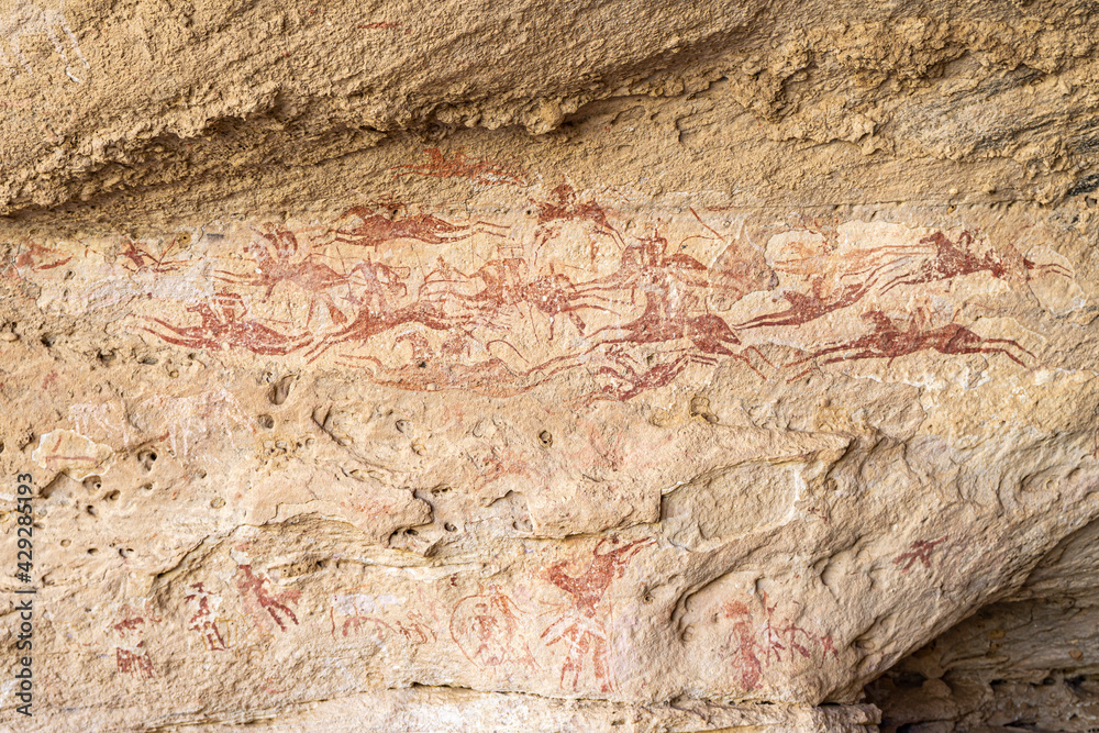 Cave paintings and petroglyphs in the Sahara desert, Terkei Kisimi ...