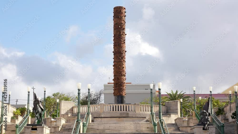 Plaza del Quinto Centenario, Totem Pole Statue, Old San Juan, Puerto ...