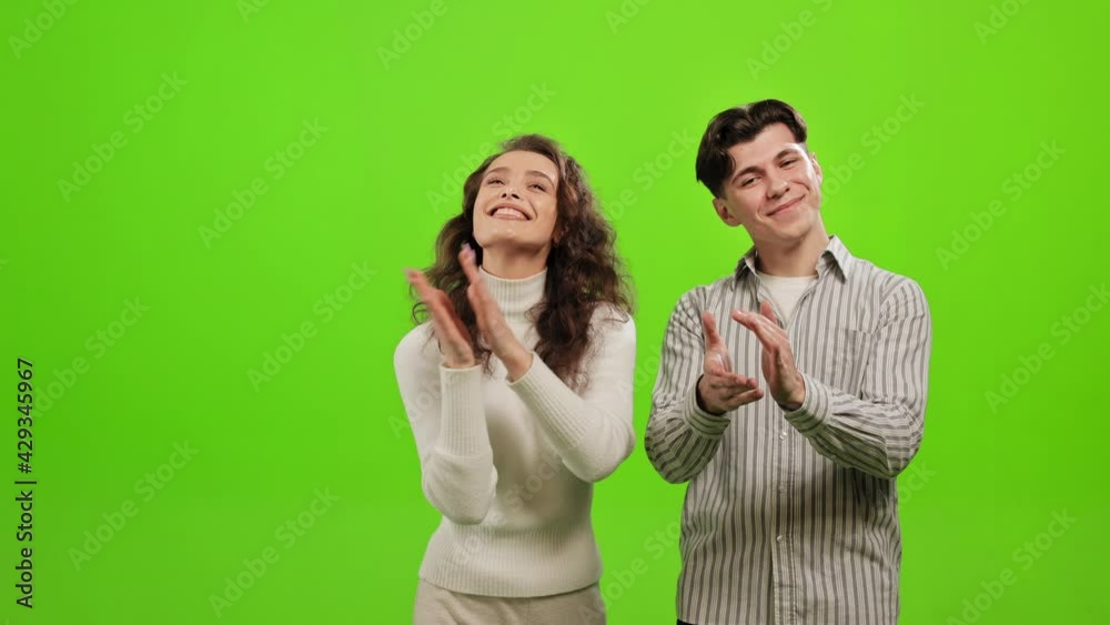 Vidéo Stock A man and a woman are standing and they clapping. They are ...
