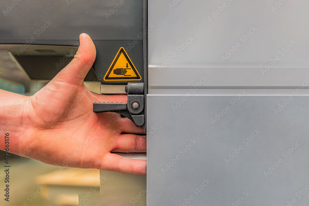 Work injuries. Compliance with safety rules when using machine tools in ...