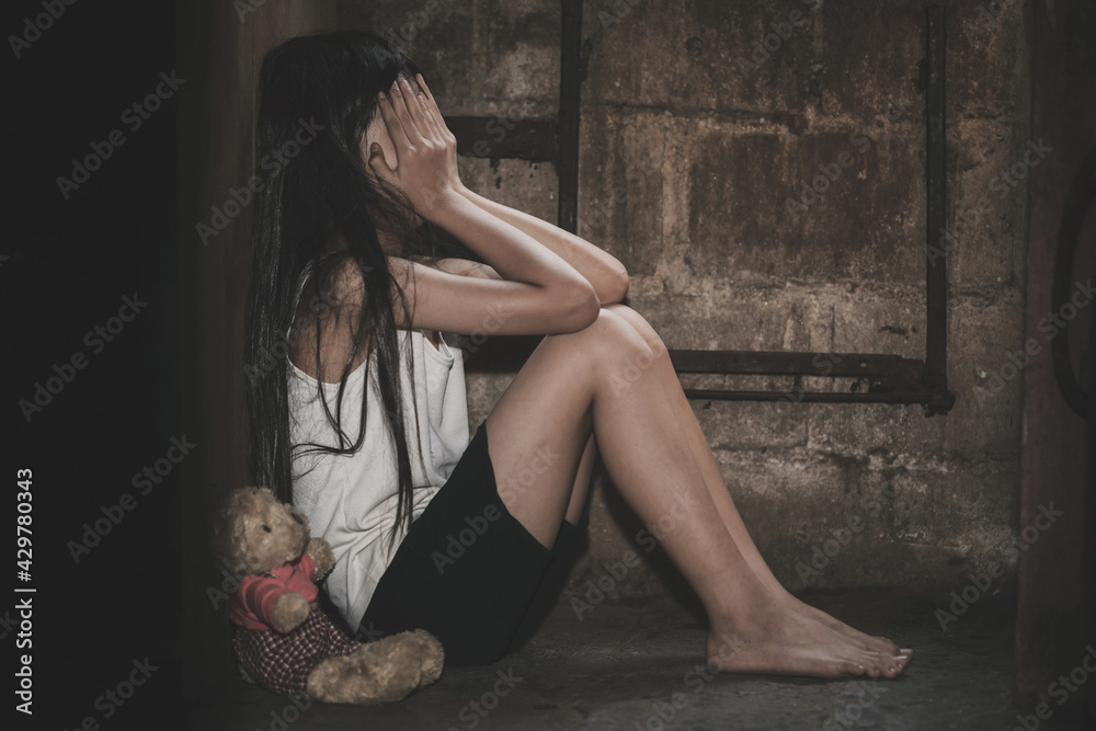 Sad poor little girl sitting alone with old teddy bear Stock Photo ...