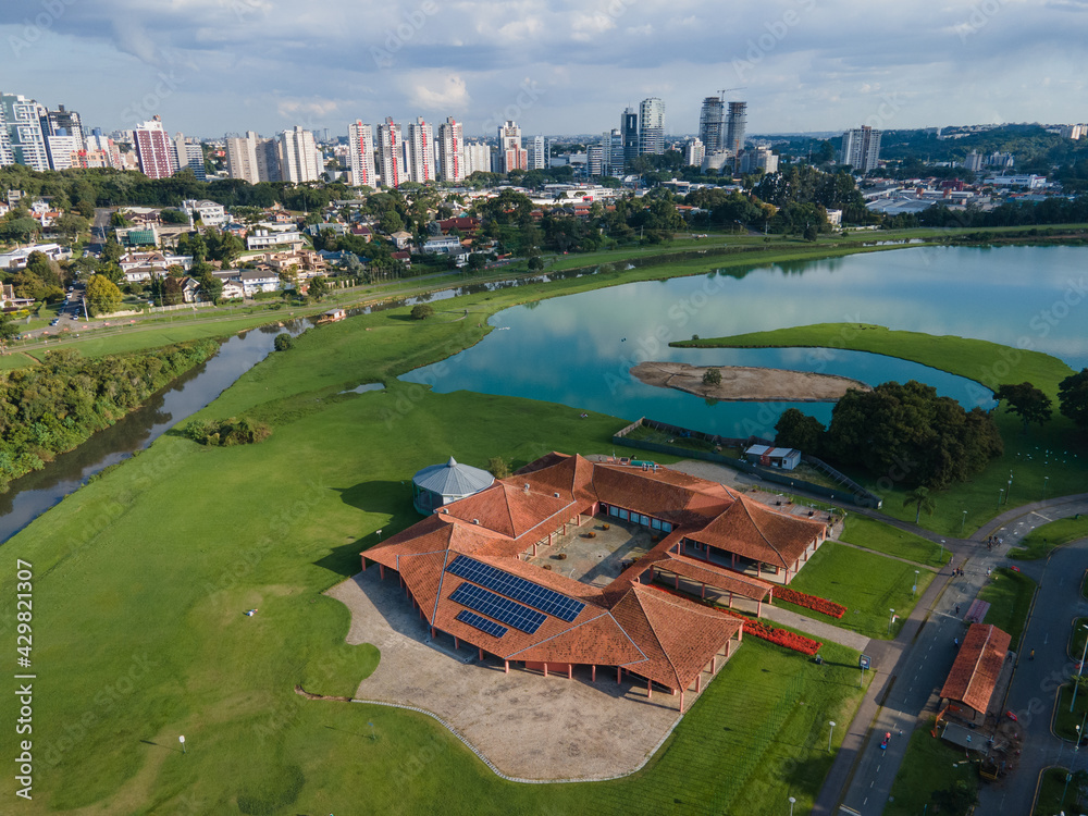 Fotka „Parque barigui, um dos principais pontos turísticos da capital ...