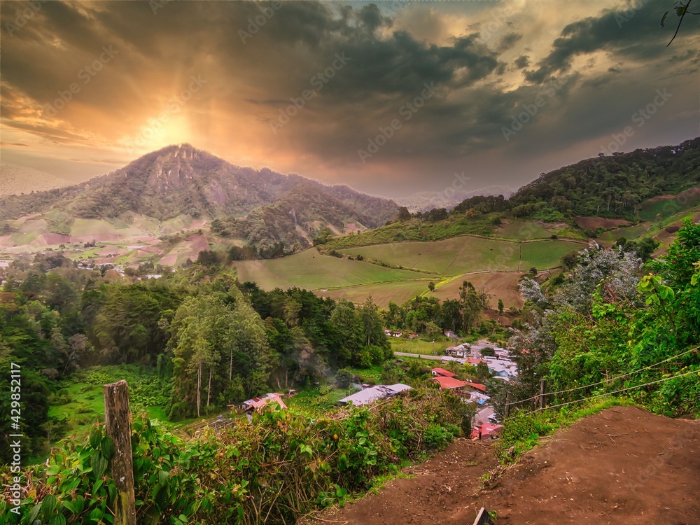Paisaje de atardecer en Cerro Punta, Chiriquí, Panamá Stock Photo ...