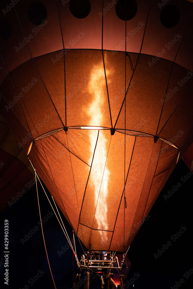 Foto de Firing in a balloon from burner,ballooning, view of the flame ...