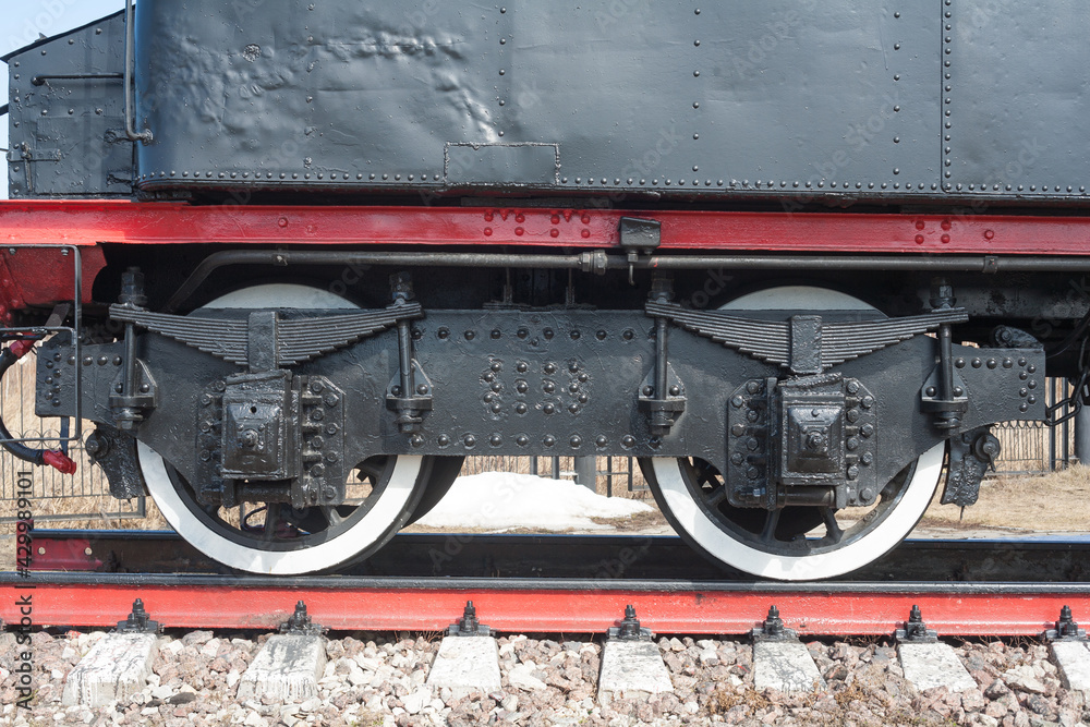 Fotografia do Stock: Iron wheels of mighty steam locomotives, red iron ...