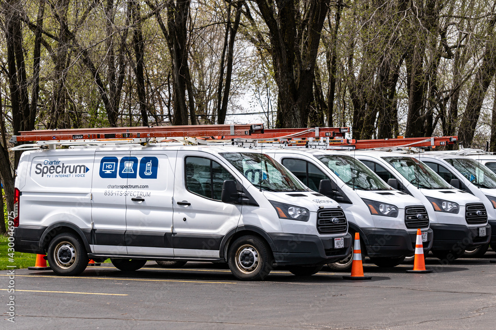 Charter Spectrum Fleet Vehicles and Trademark Logo Stock-Foto | Adobe Stock