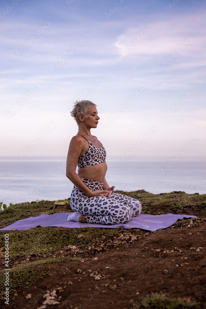 Diamond pose. Beautiful Caucasian woman sitting on the sand in ...