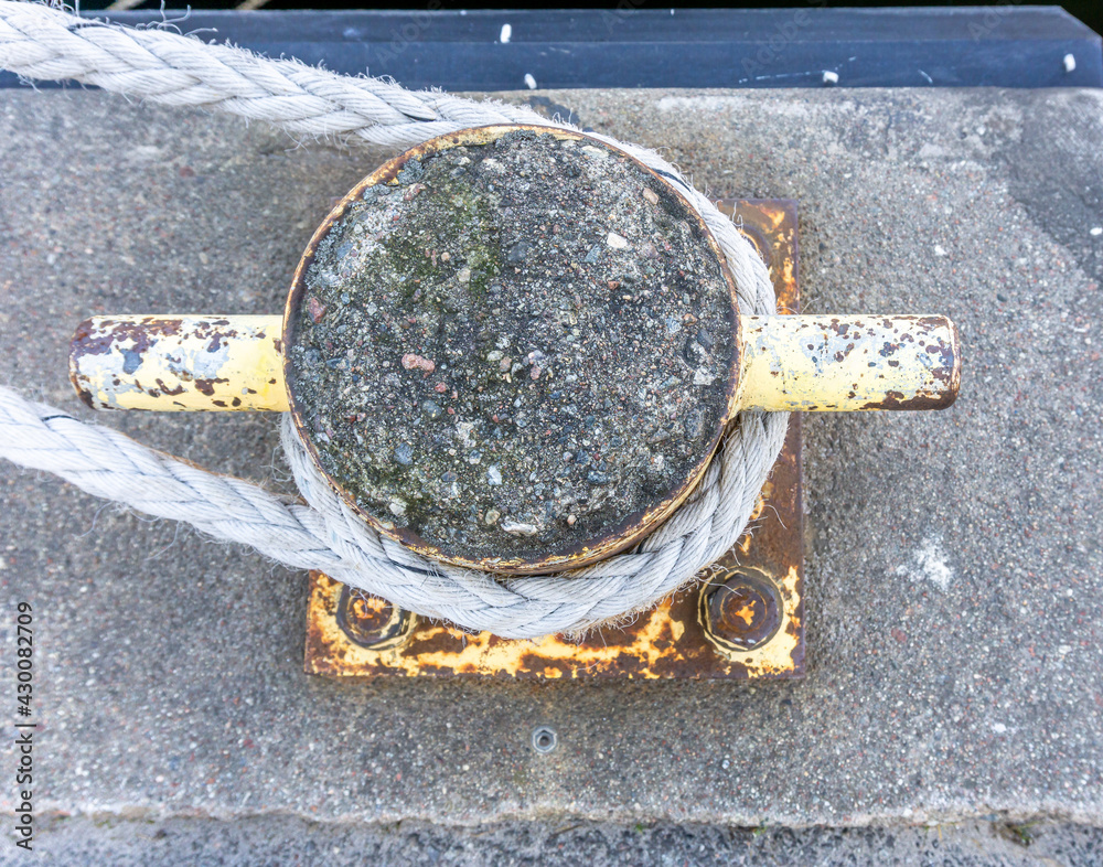 Birds eye view of the mooring rope around iron bollard Stock Photo ...