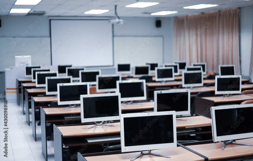 The computer lab is empty at the university. Stock-Foto | Adobe Stock