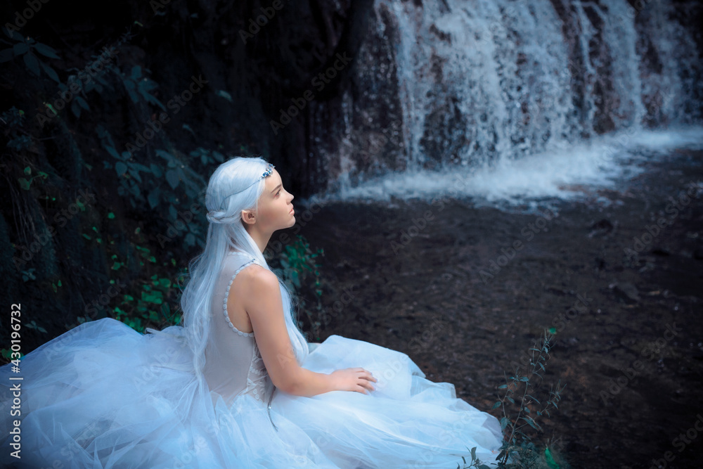 Foto de Beautiful portrait of a mysterious ethereal Elf princess ...