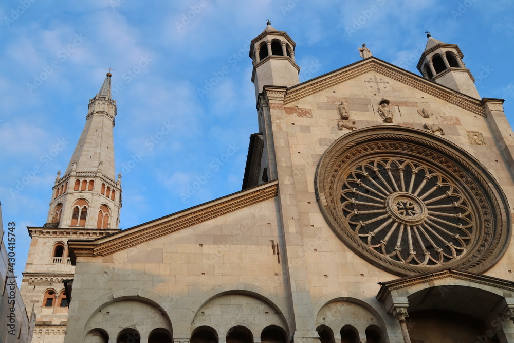 Modena, Italy, cathedral facade and Ghirlandina tower, Unesco world ...