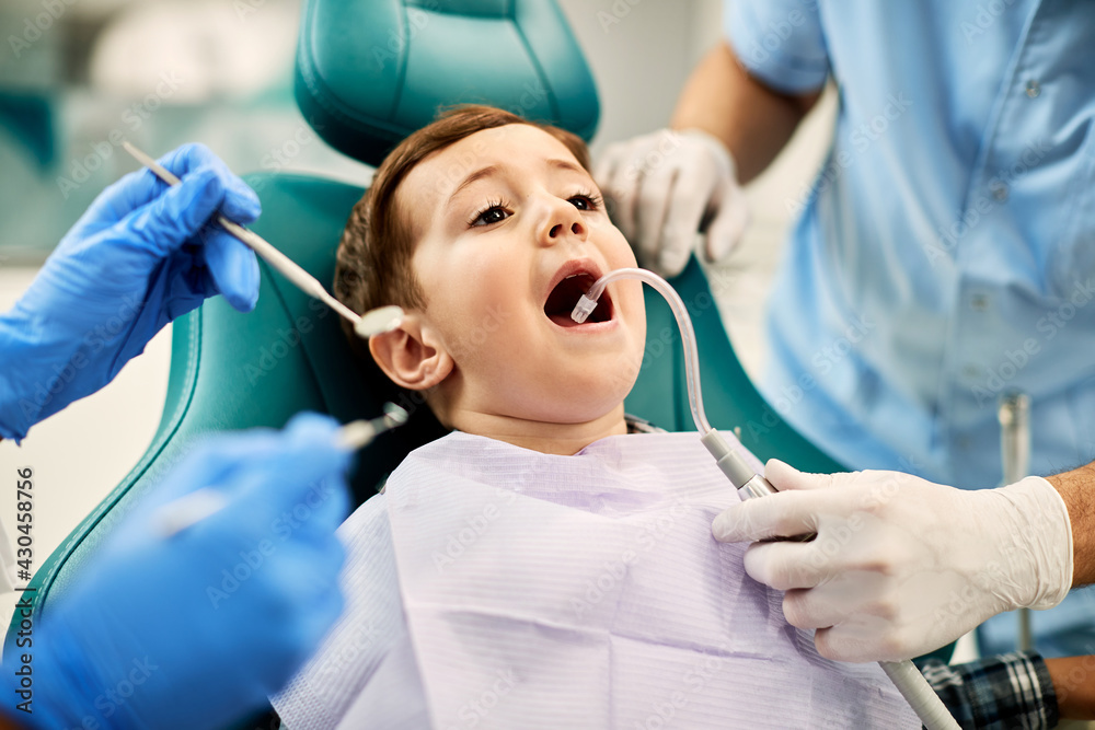 Little boy with mouth wide open during dental check-up at dentist's ...