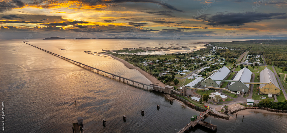 Sunrise view of the famous 6km long sugar cane jetty at Lucinda in Far ...