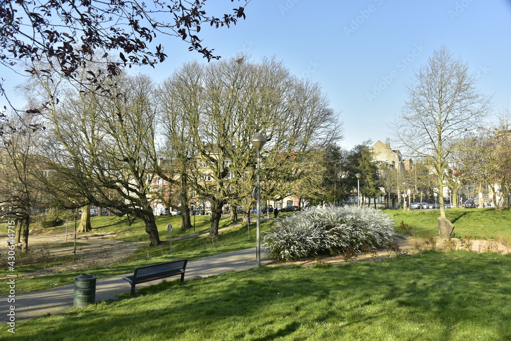 Le parc Huart Hamoir au quartier Riga à Schaerbeek exceptionnellement ...