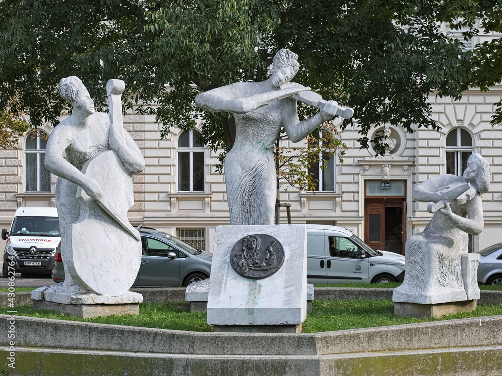 Foto de Vienna, Austria. Antonio Vivaldi Monument depicting three ...