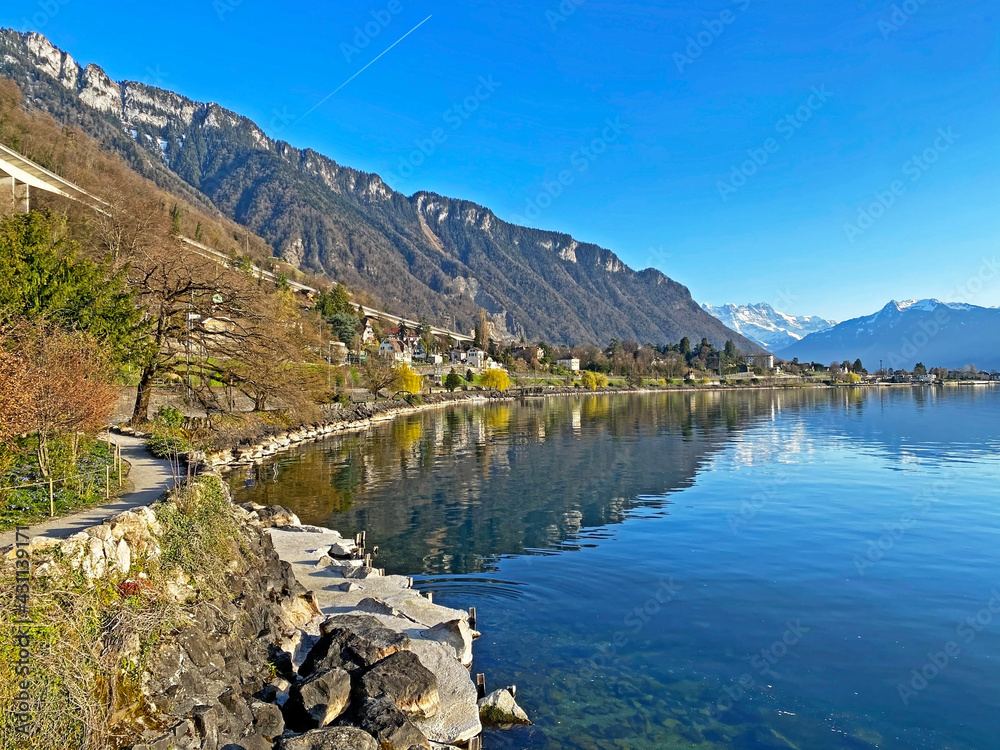 Recreational trails and pedestrian promenades along the eastern shore ...