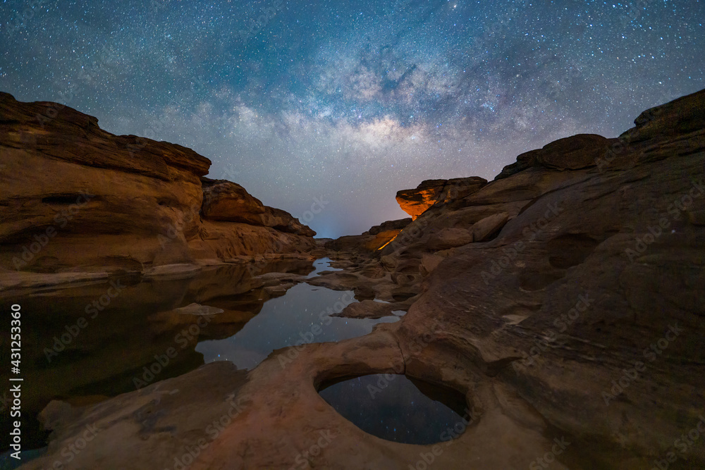 Sam Phan Bok with milky way and stars at night, Ubon Ratchathani ...