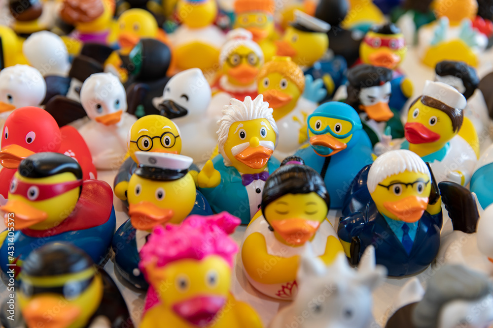 Foto de Collection of Funny Yellow Rubber Duckies With Wigs, Hats and ...