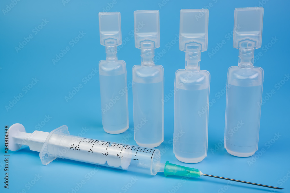 Fotografia do Stock: Viales o botes de plástico blanco transparente con ...