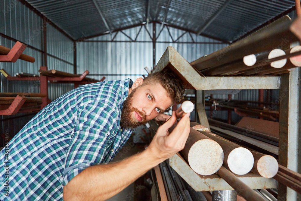 Specialist warehouse clerk for quality control in the material ...