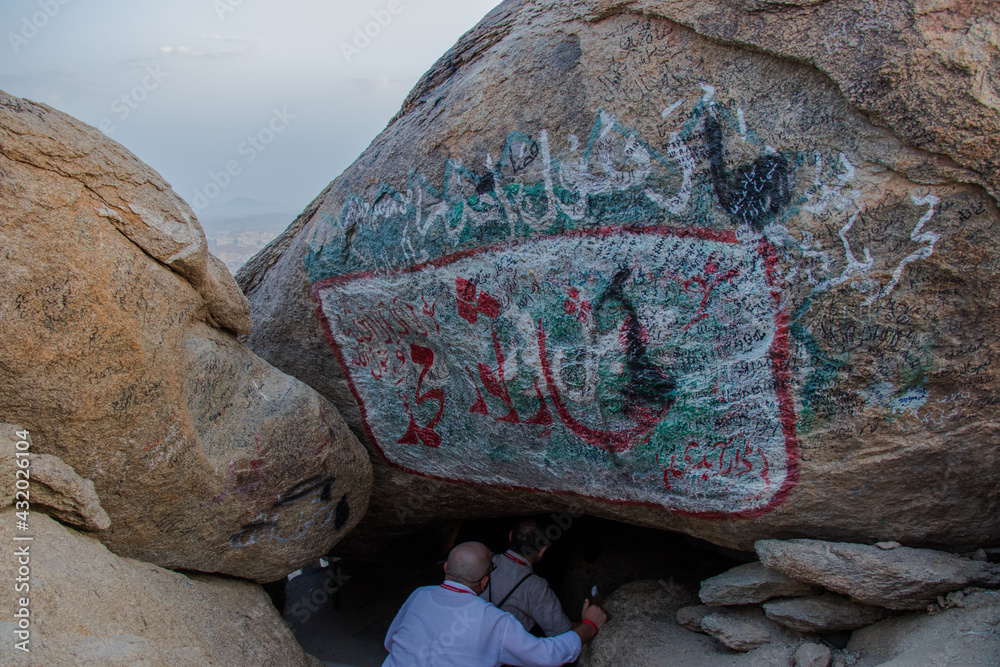 Ghar Thawr. Muslim pilgrims visiting Thawr Cave in Mecca - Saudi Arabia ...