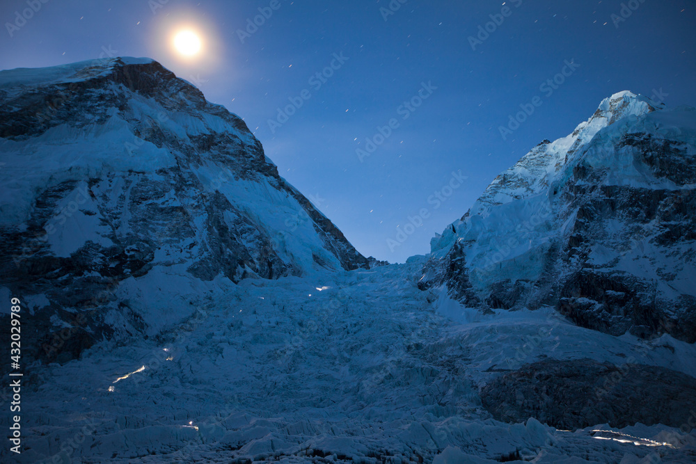 Full moon over Mount Everest as early morning climbers make their way ...