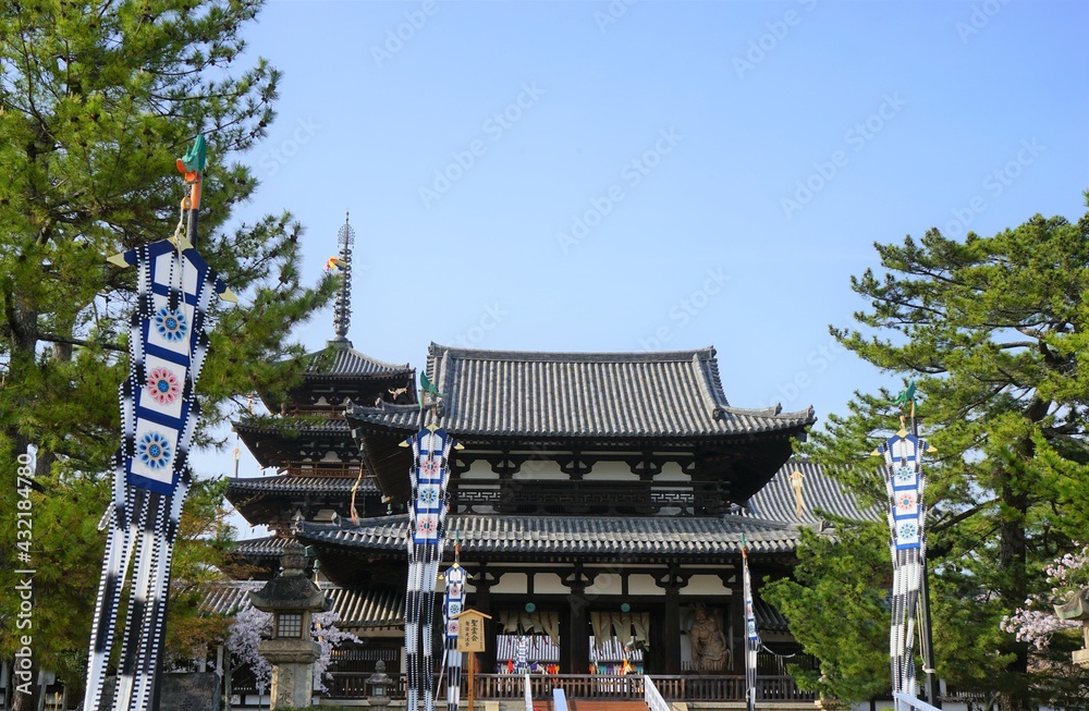 Five-story pagoda and Chuumon (Middle) gate at Horyuji Temple with ...
