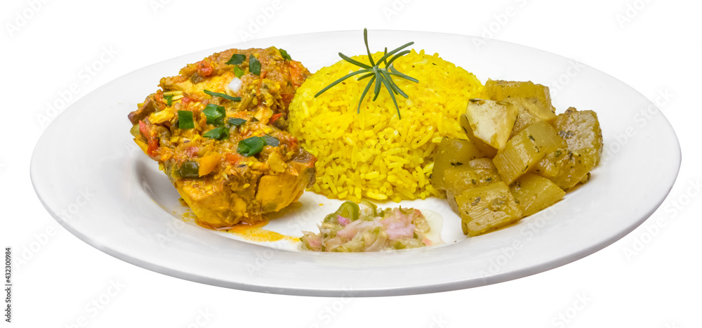 Assiette créole réunionnaise, cari de dorade, riz jaune, daube chouchou ...