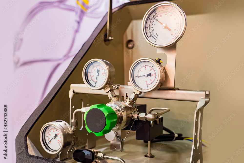 Hydraulic laboratory equipment. Laboratory equipment pressure gauges ...