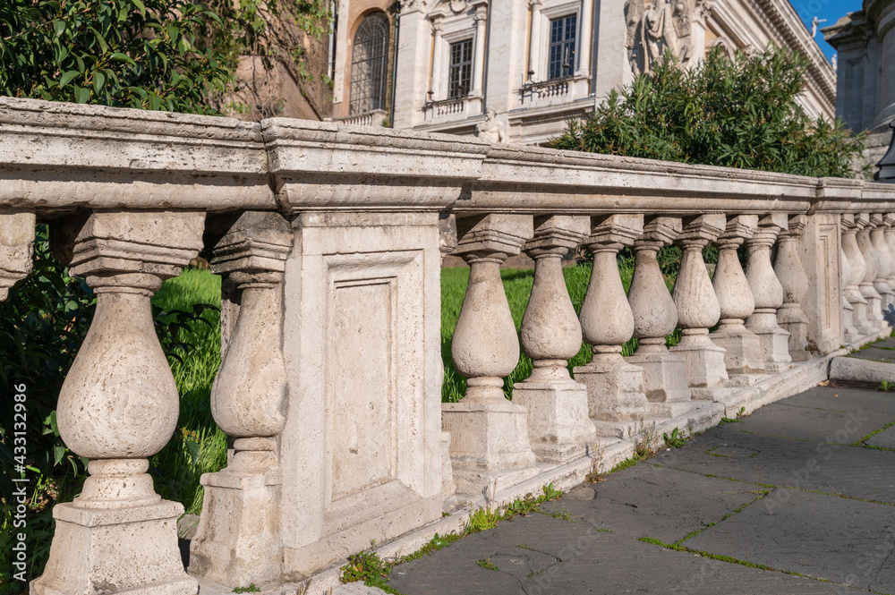 Foto de Detail of the marble balustrade in perspective of the staircase ...