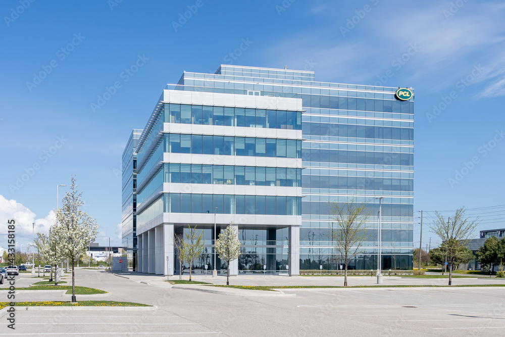 Foto de Oakville, Ontario, Canada - May 8, 2021: PCL Constructors ...