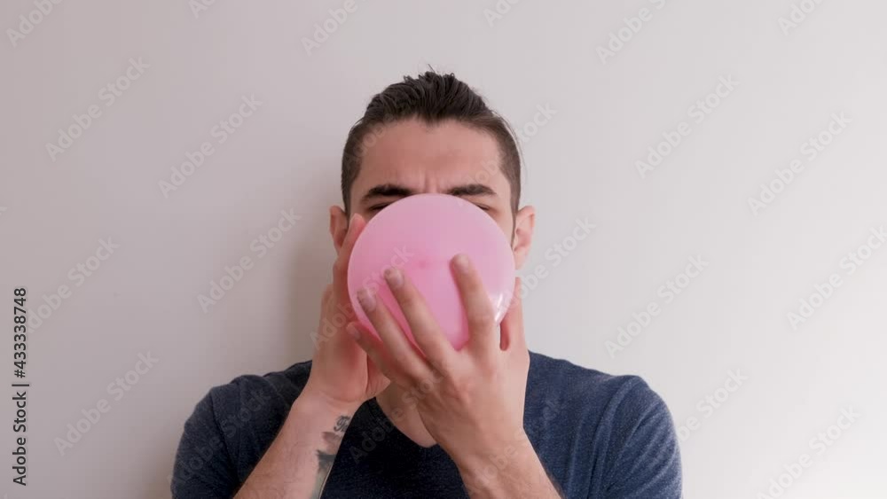 Vidéo Stock Inflate a pink balloon with mouth and then let it fly away ...